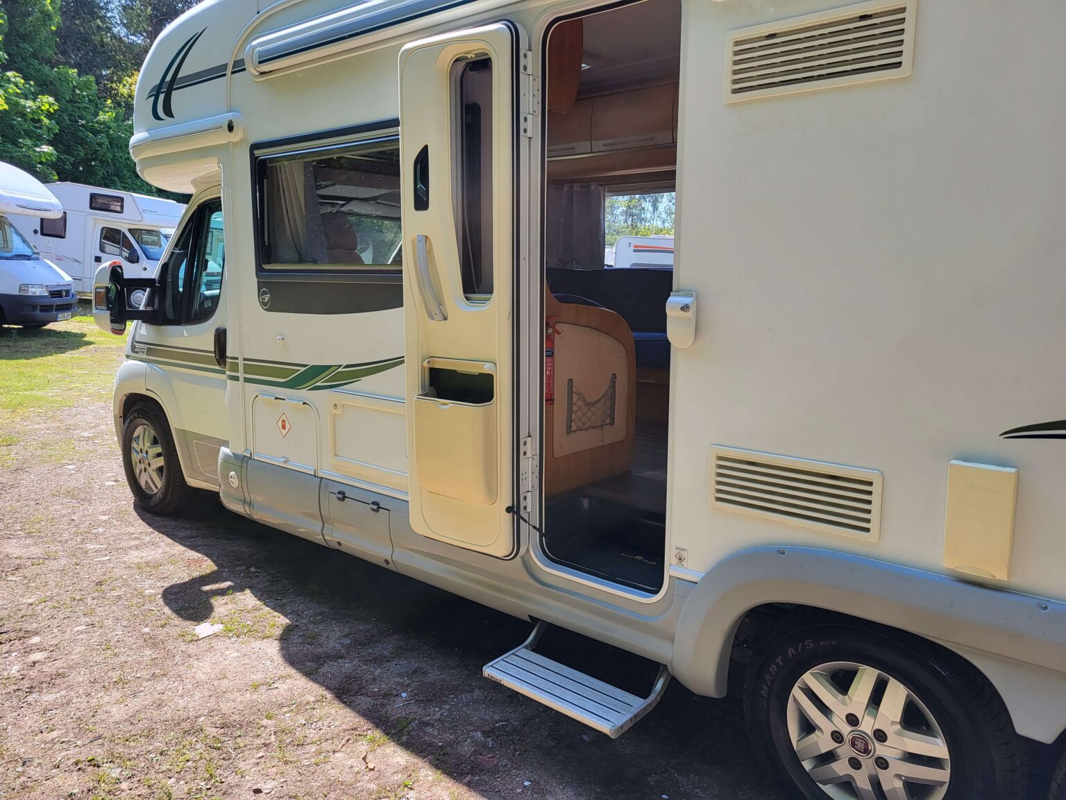 Auto-Trail Chieftain SE 4 Berth 2 Belt Rear Fixed Bed Motorhome For Sale