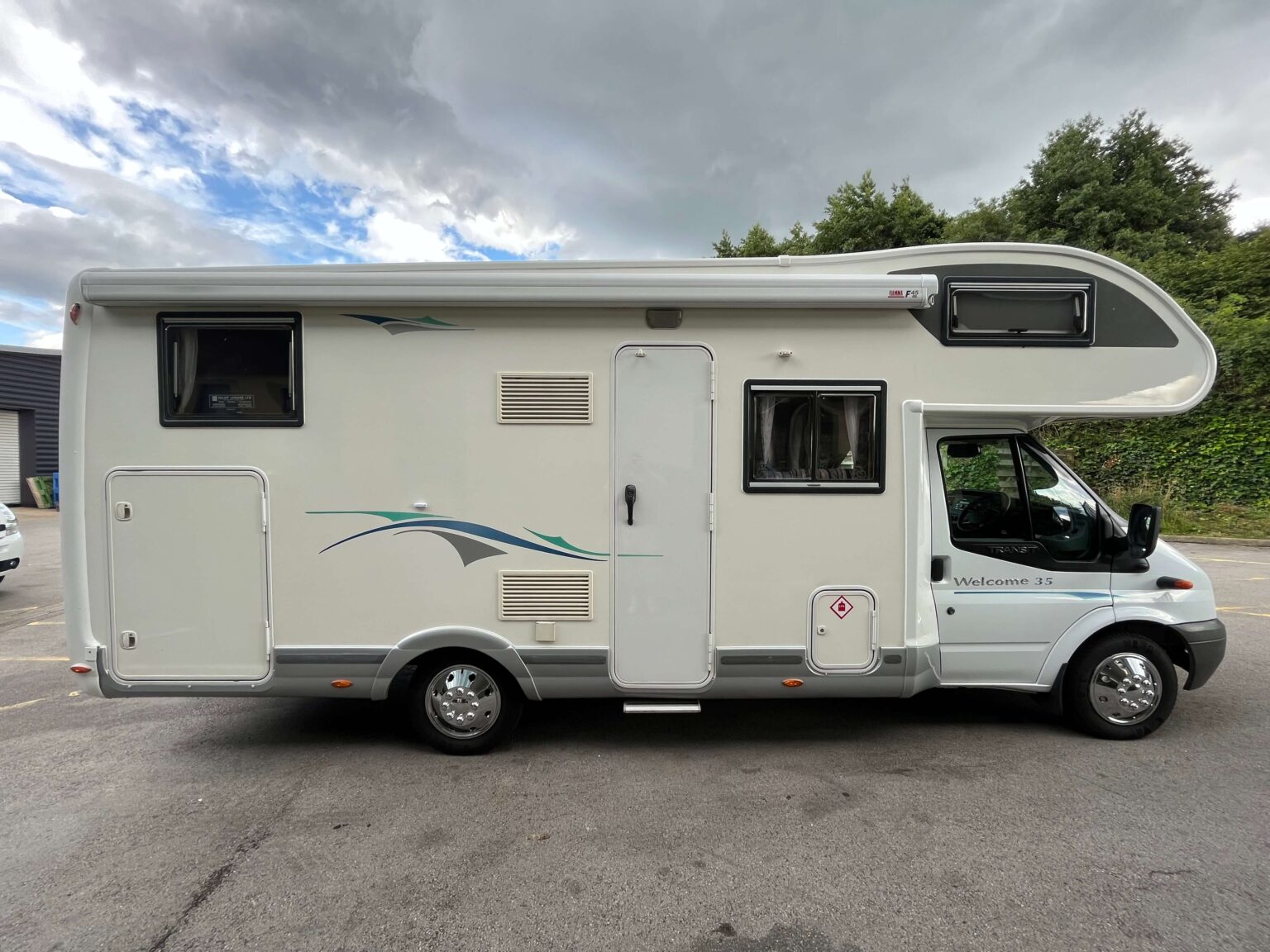 Chausson Welcome 35 6 Berth 4 Belt Rear Garage Motorhome For Sale