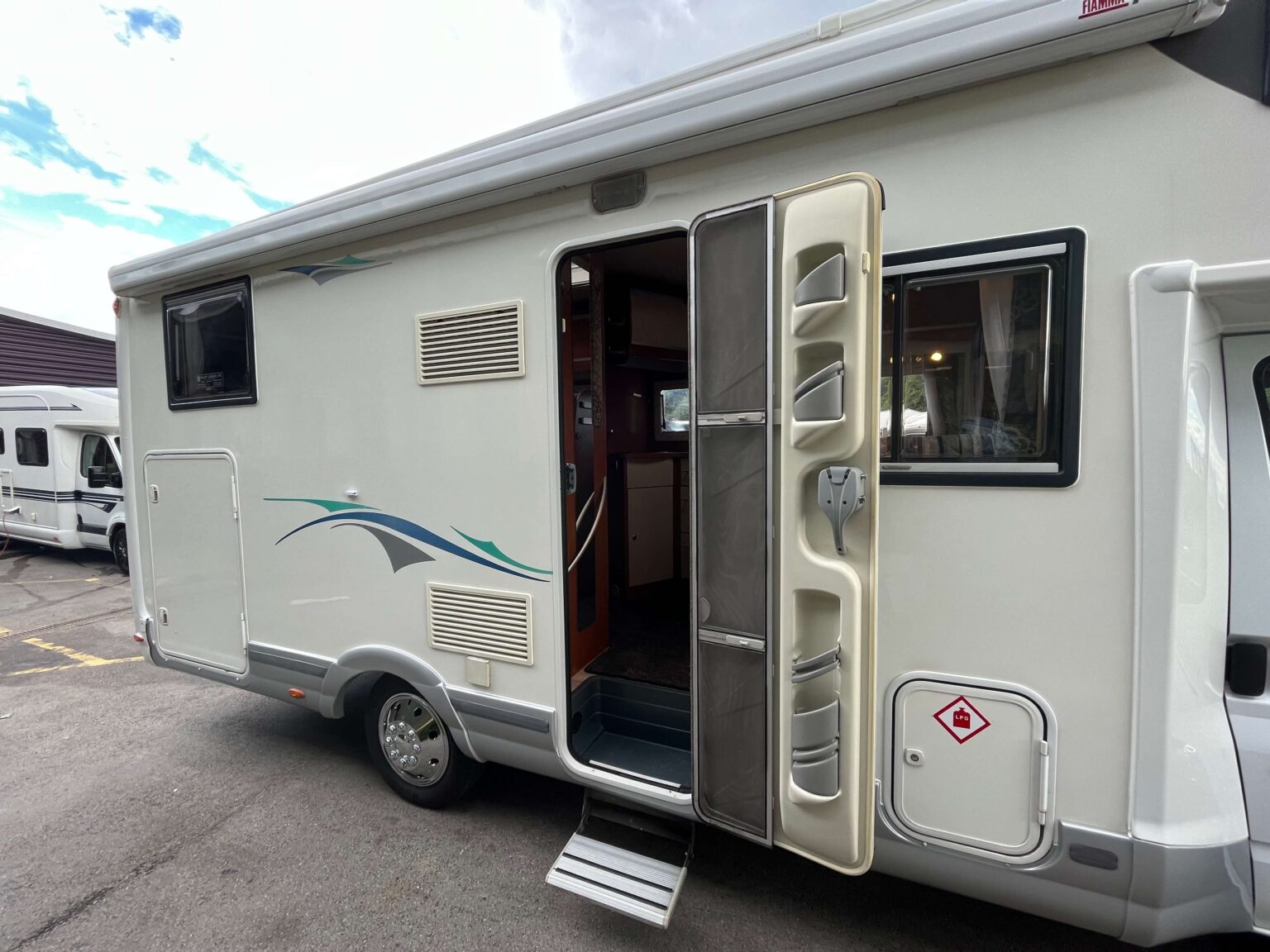 Chausson Welcome 35 6 Berth 4 Belt Rear Garage Motorhome For Sale