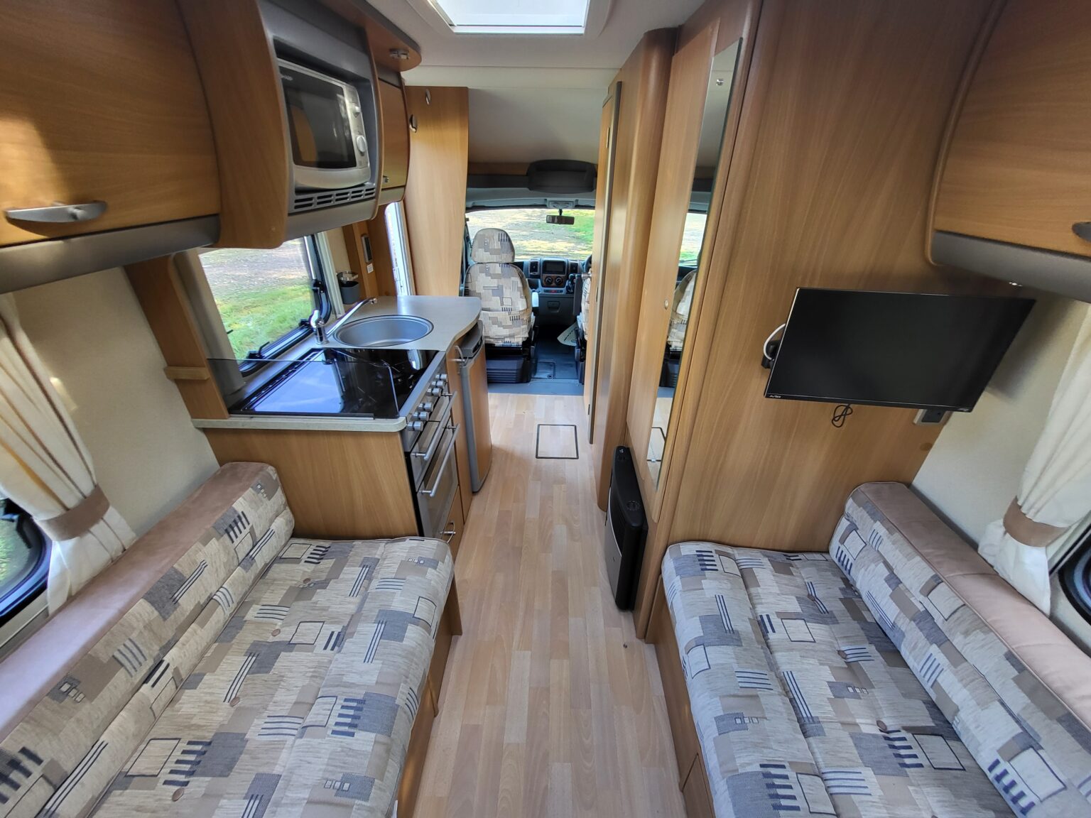 Swift Suntor 580pr 2 Berth 2 Belts Rear U Shaped Lounge Motorhome For Sale