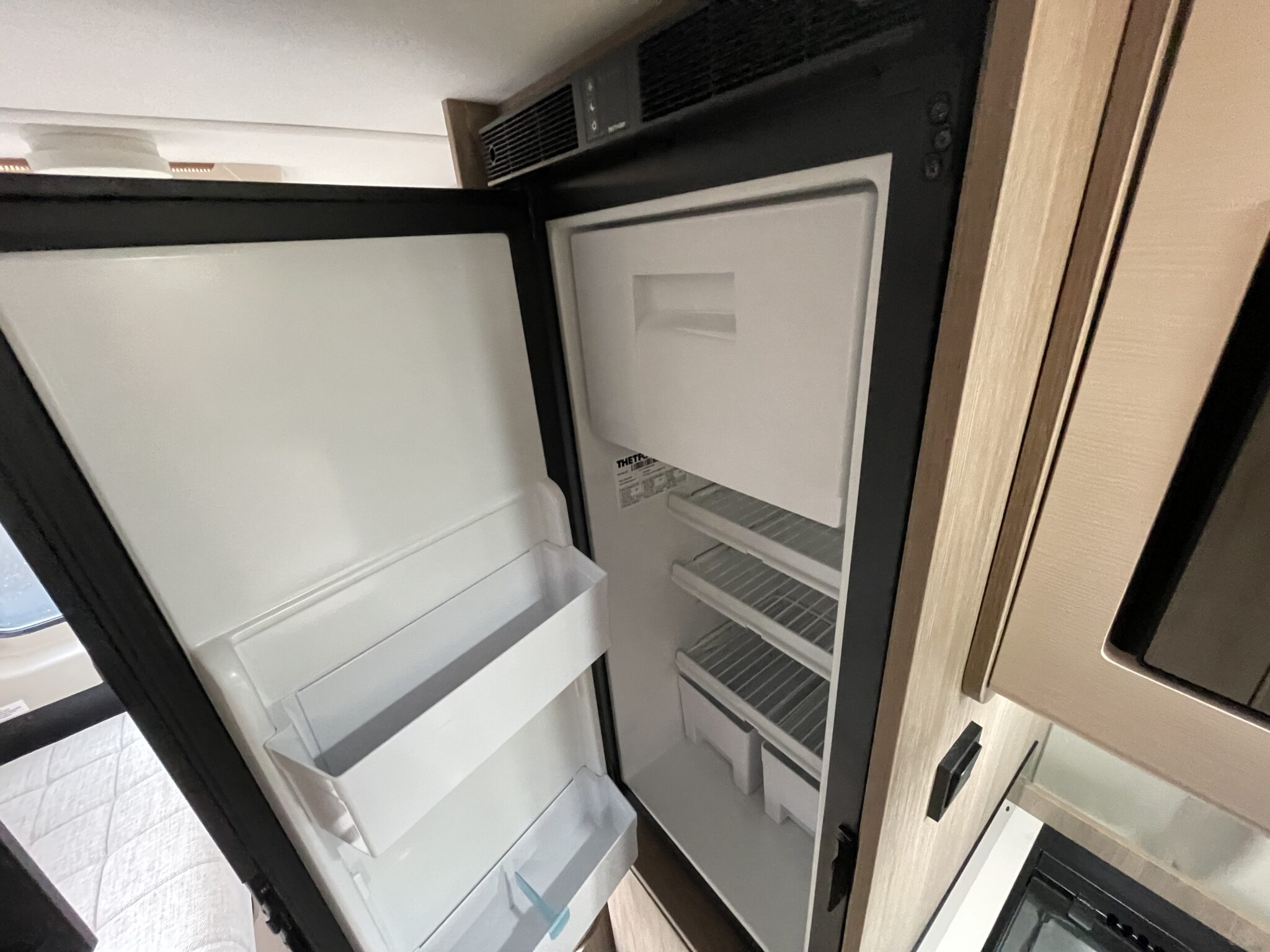 Compass Kensington CV40 3 Berth Rear Lounge Motorhome For Sale