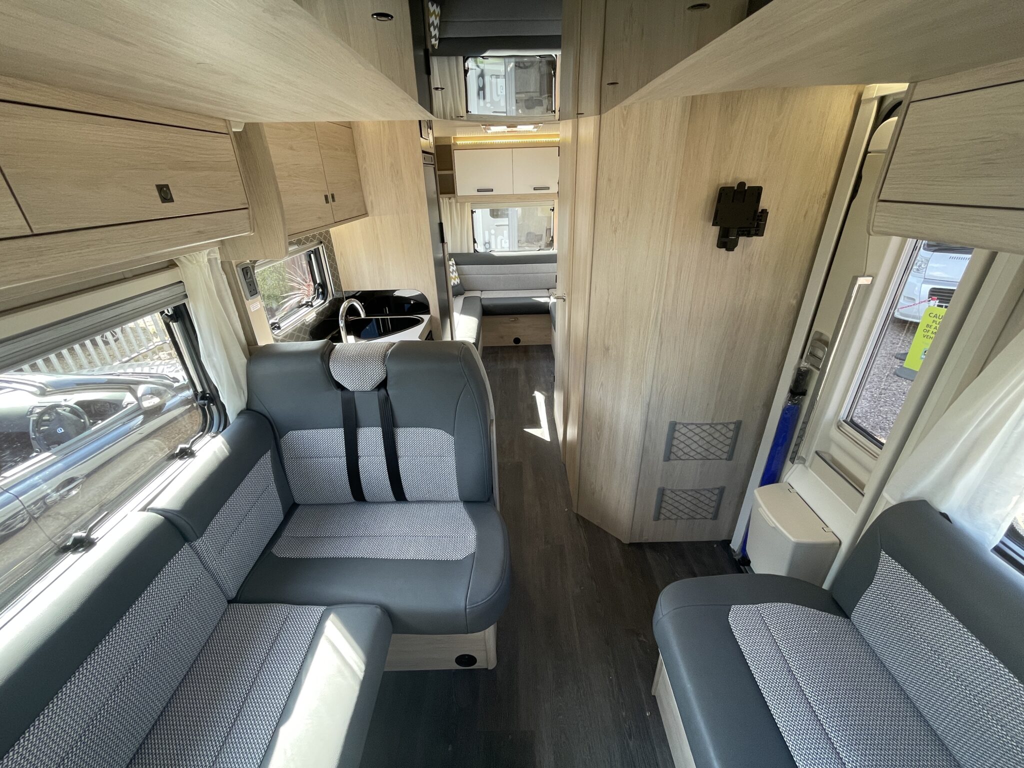 Autotrail F-Line F72 4 Berth End Lounge Motorhome For Sale