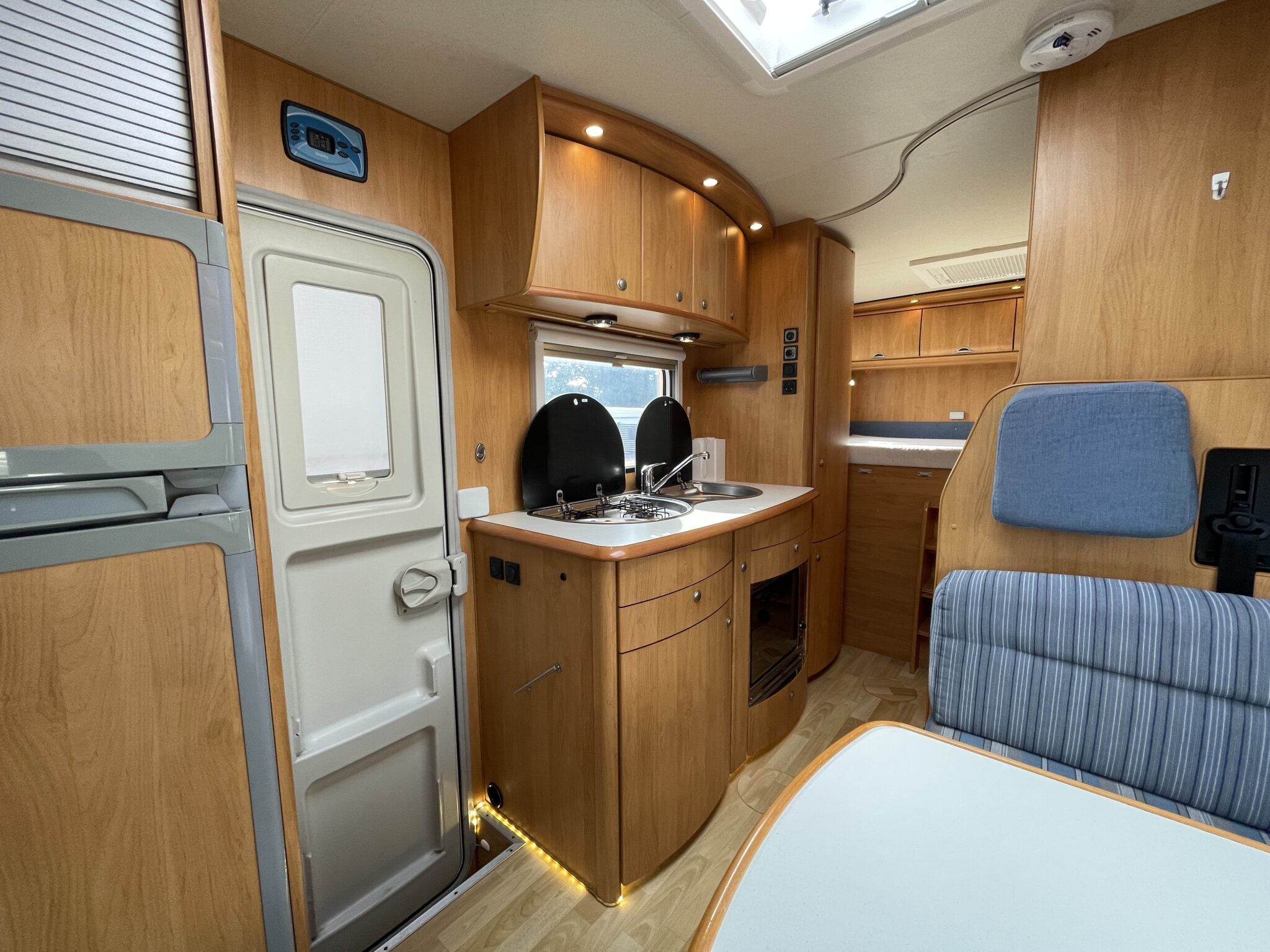2005 Hobby 670 6 Berth Rear Transverse Bed