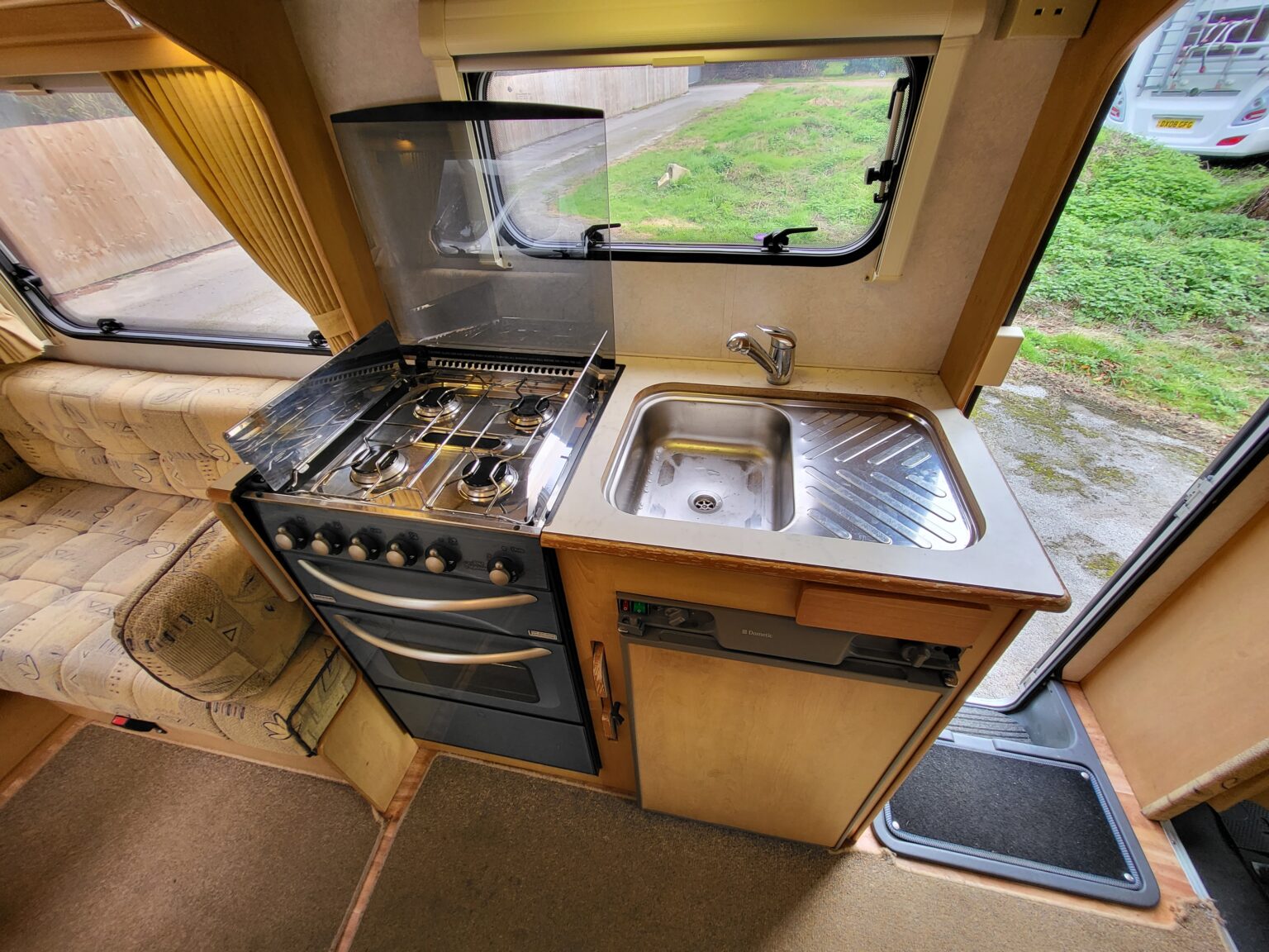 Compass Avantgarde 200 4 Berth 2 Belt Rear U Shaped Lounge Motorhome ...