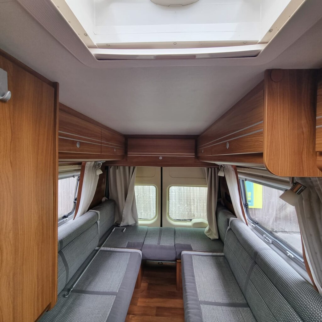 Globecar Trendscout RD 2 Berth 2 Belt End Lounge Conversion Panel Van ...