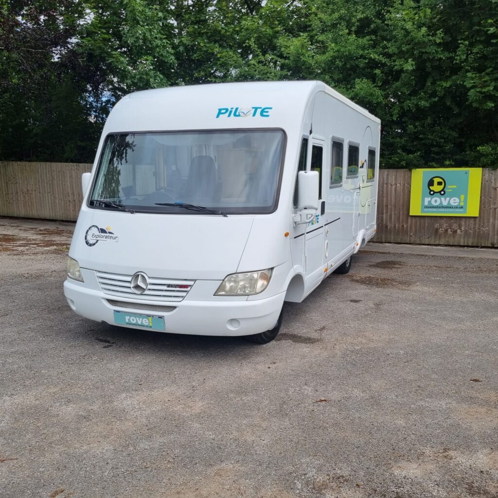 Pilote Explorateur G733 FB 4 Berth 2 Belt End French Bed Motorhome For Sale